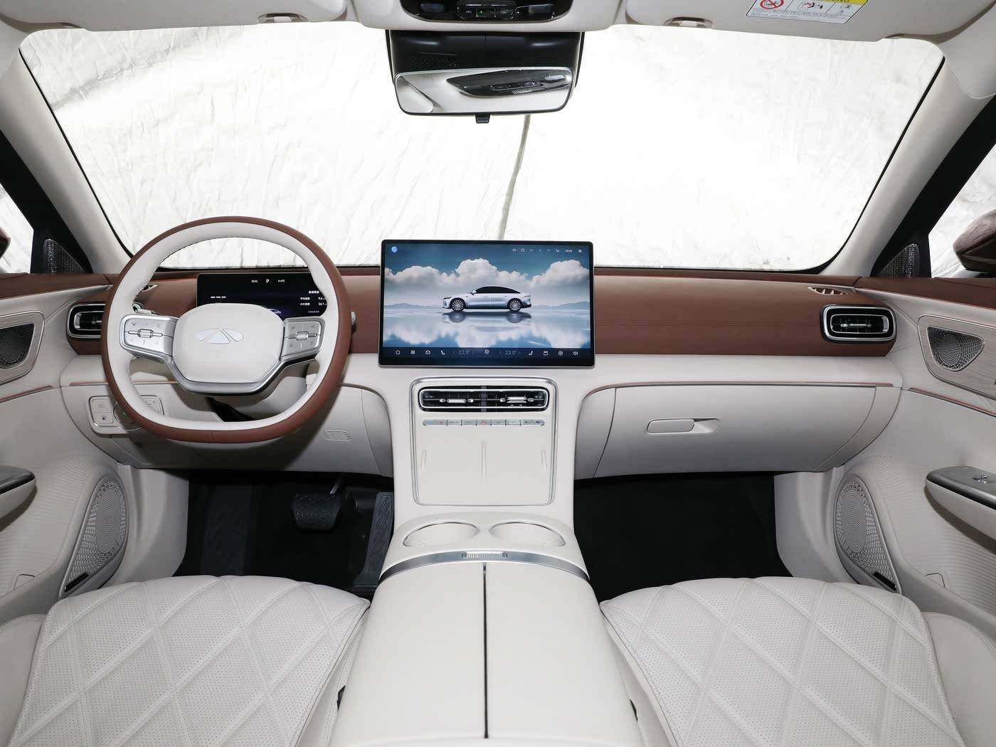 预计7月上市！奇瑞风云A9L亮相香港车展，532越级尺寸，定位C级_搜狐汽车_搜狐网