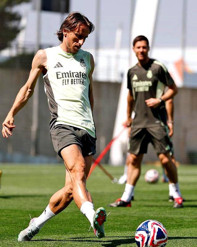 皇马签约LV成赞助商，皇马球员穿戴LV征战世俱杯_球迷_穿着_1