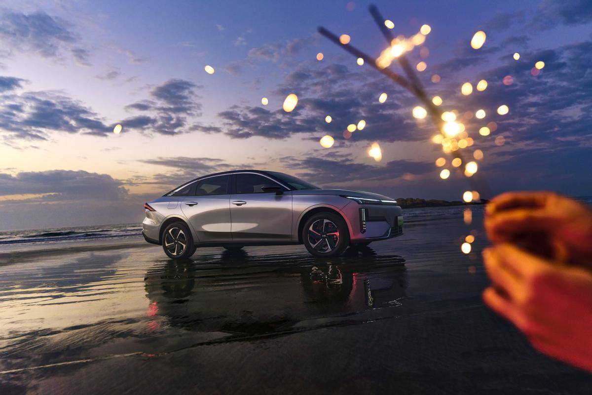 颜值爆表、科技满配，6.98万的银河L6EM-i成功掳获女性的心 _搜狐汽车_搜狐网