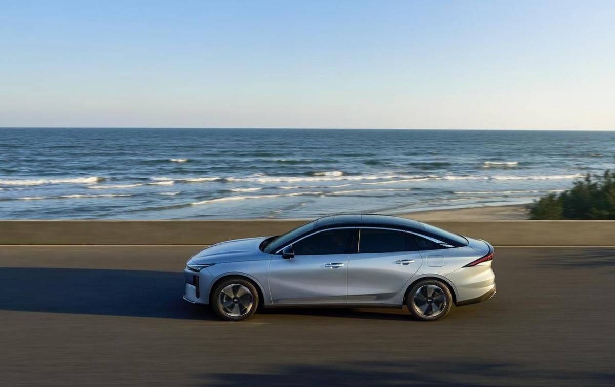 打破价格与配置平衡的银河 L6 EM-i，限时补贴价只要6.98万起！_搜狐汽车_搜狐网