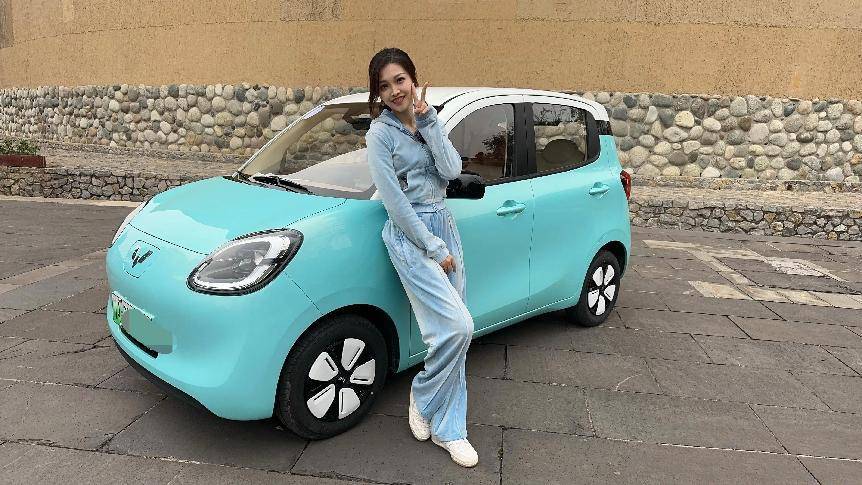 00后女生亲测：五菱宏光MINIEV四门版，少女出行搭子~_搜狐汽车_搜狐网