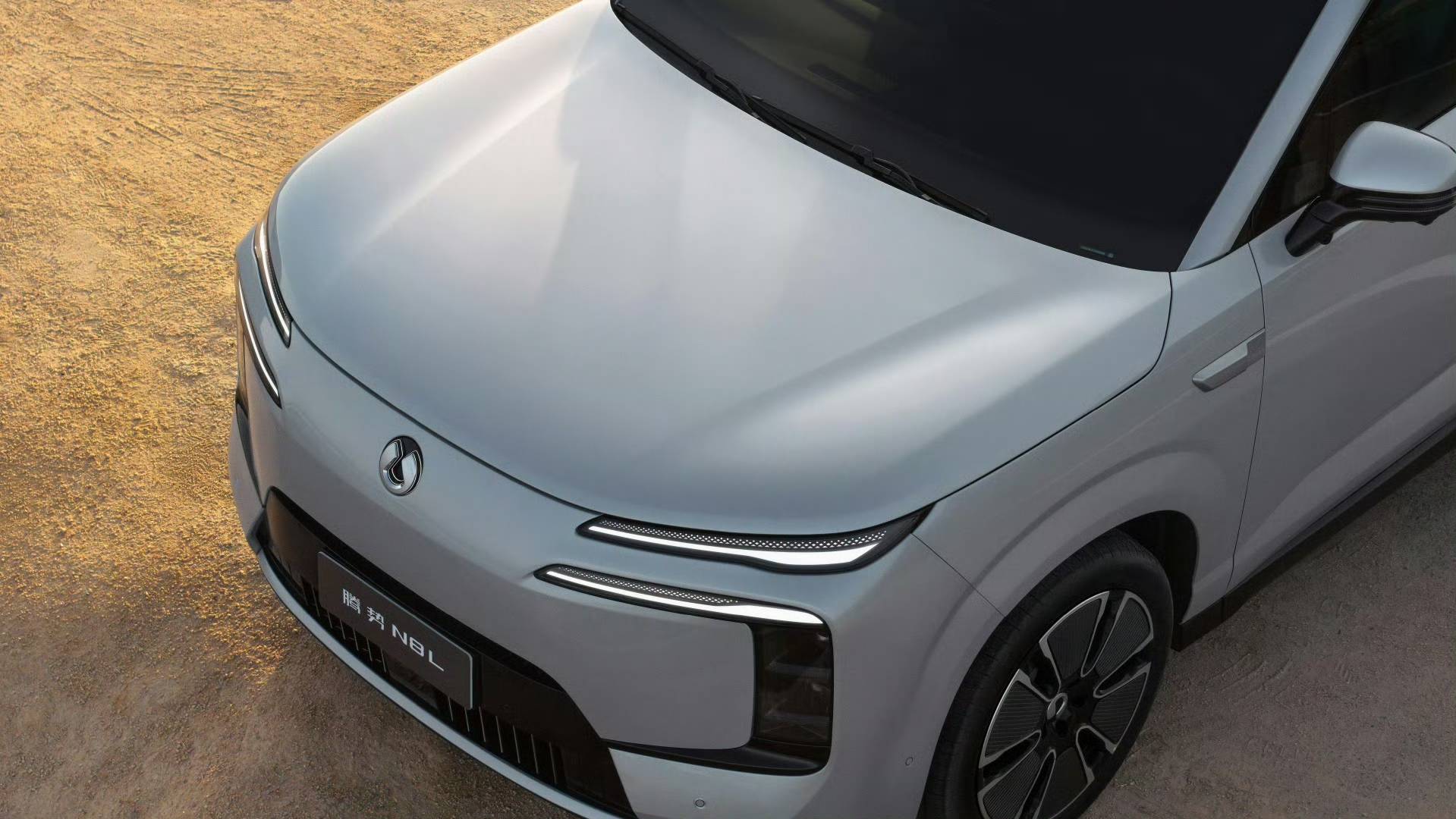 腾势N8L实车曝光，大过问界M8+天神之眼B，三电机925马力+云辇-A_搜狐汽车_搜狐网