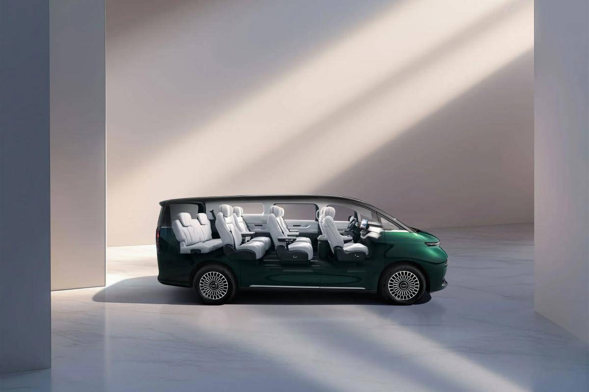 30 万预算 MPV 终极 PK！翼真 L380 四排黄花梨 vs 腾势 D9，老板们选谁？_搜狐汽车_搜狐网