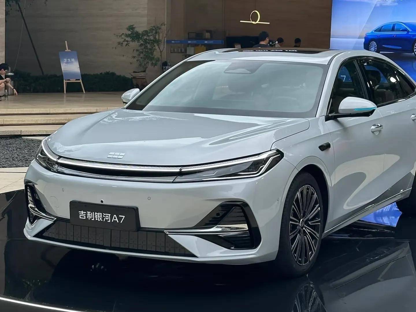 综合续航2100km+ 吉利银河A7预售10.38万起_搜狐汽车_搜狐网