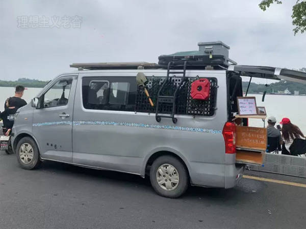 边旅行边摆摊，长安睿行M80改装多功能露营车，DIY床车店车自驾游_搜狐汽车_搜狐网