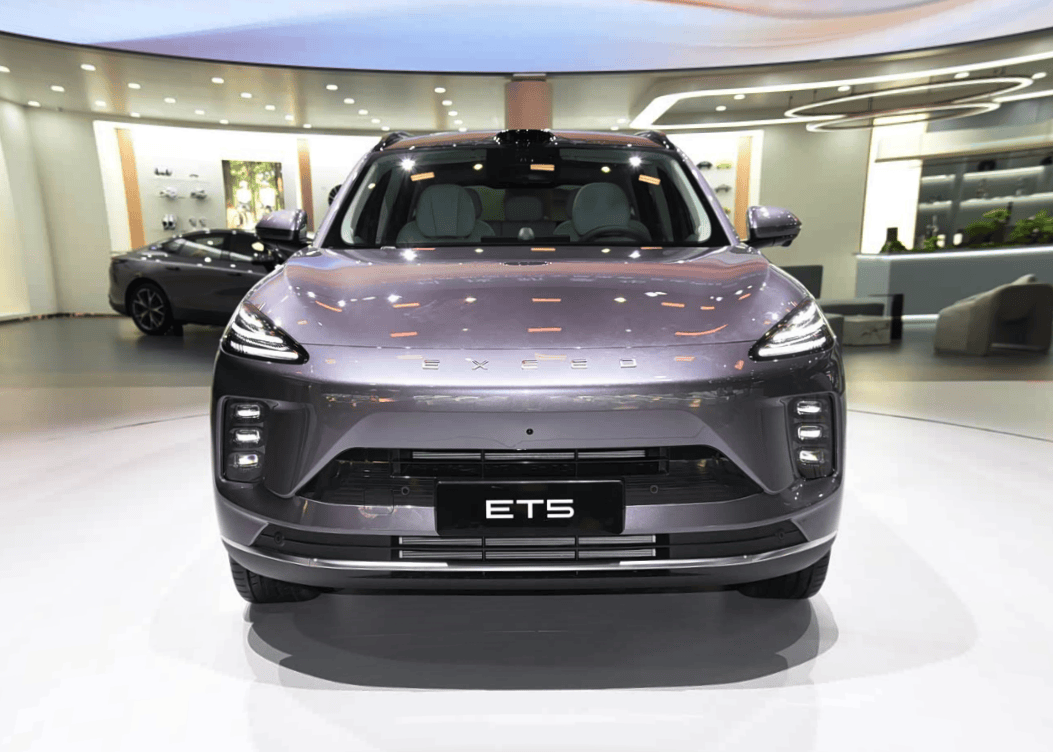 2025成都车展：星途星纪元E05正式亮相并更名为星纪元ET5_搜狐汽车_搜狐网