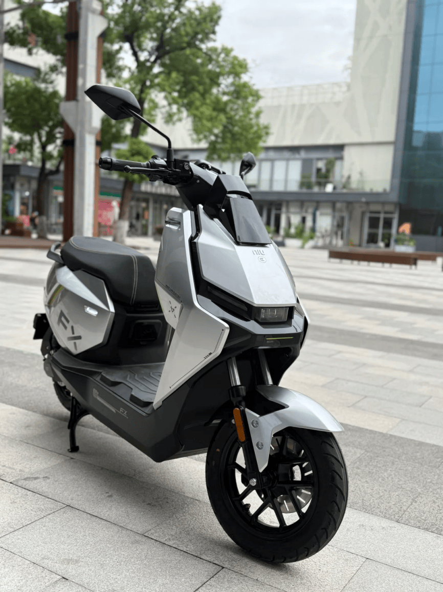 通勤兜风选电摩？小牛FX风速VS极核AE4 SE，实测差距太明显！_搜狐汽车_搜狐网