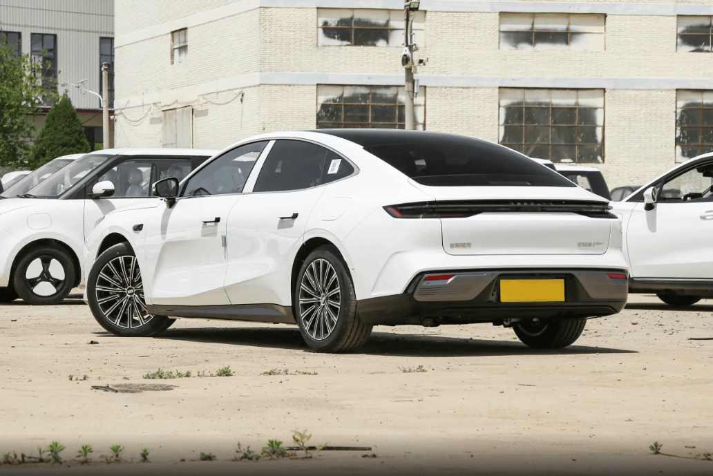 15万级混动家轿PK，深蓝L07与银河星耀8 PHEV，该怎么选？_搜狐汽车_搜狐网