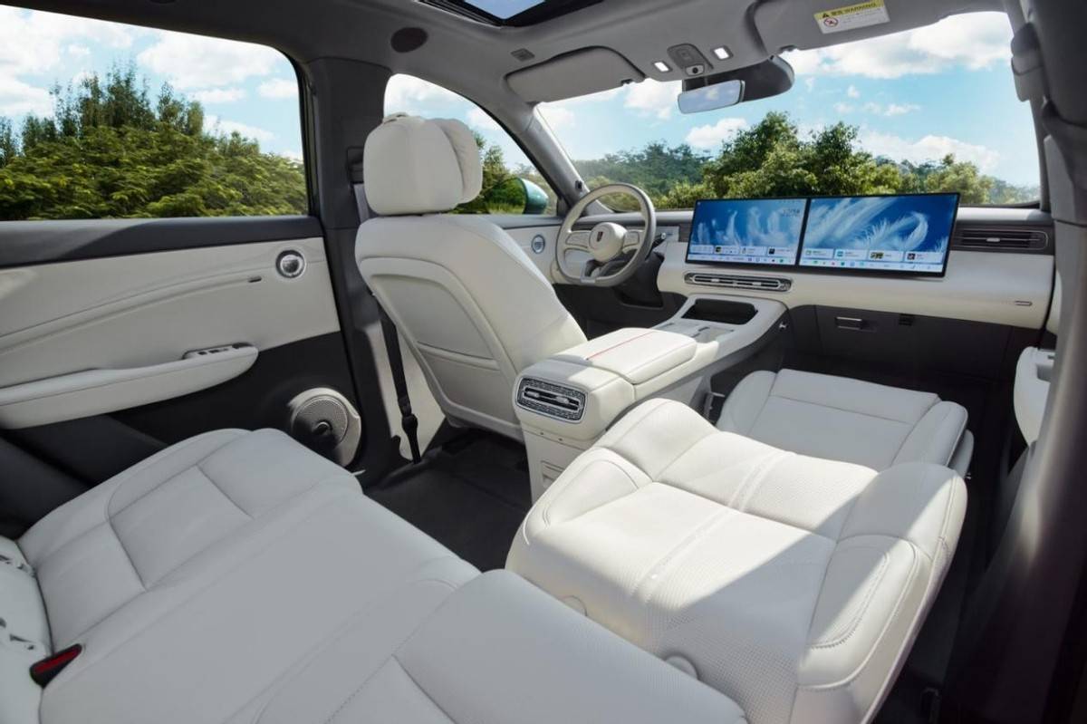 社区与远方的连接者，红旗HS6 PHEV上市拓展大五座的生活半径_搜狐汽车_搜狐网