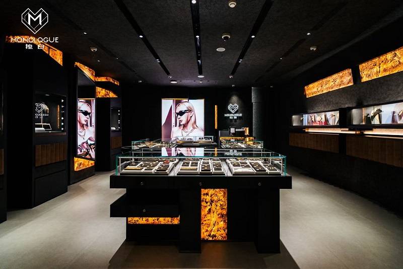 当黄金＂黑化＂——MONOLOGUE独白如何以百店布局成就“珠宝界的MiuMiu”_品牌_黑金_消费