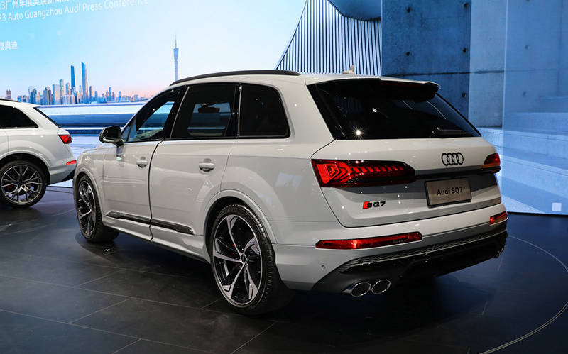 售价116.98万元/限量300辆 奥迪SQ7暗夜骑士版正式上市_搜狐汽车_搜狐网