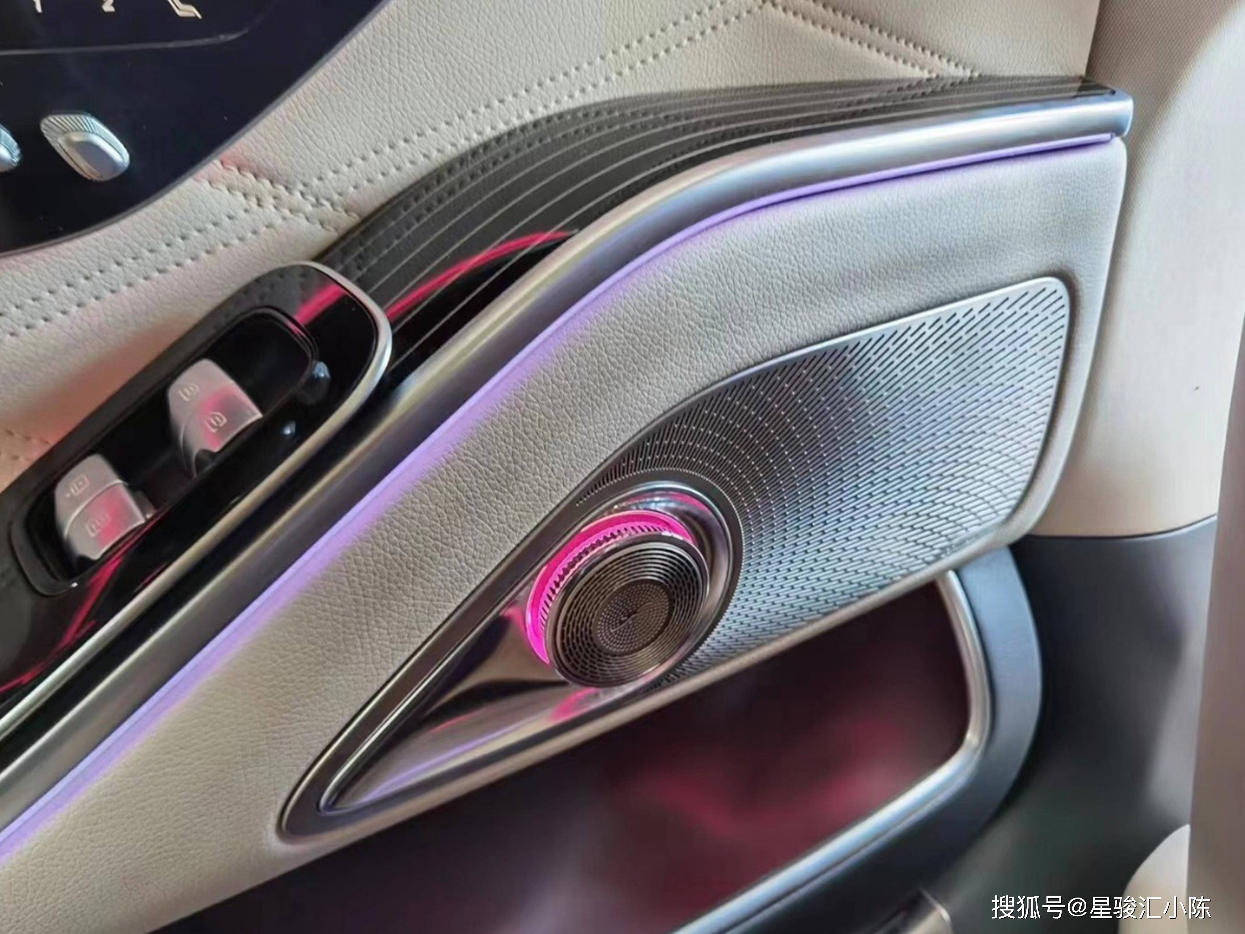 迈巴赫S480改装原厂4D大柏林之声音响，整套31个喇叭还带震荡器，效果很震撼_搜狐汽车_搜狐网