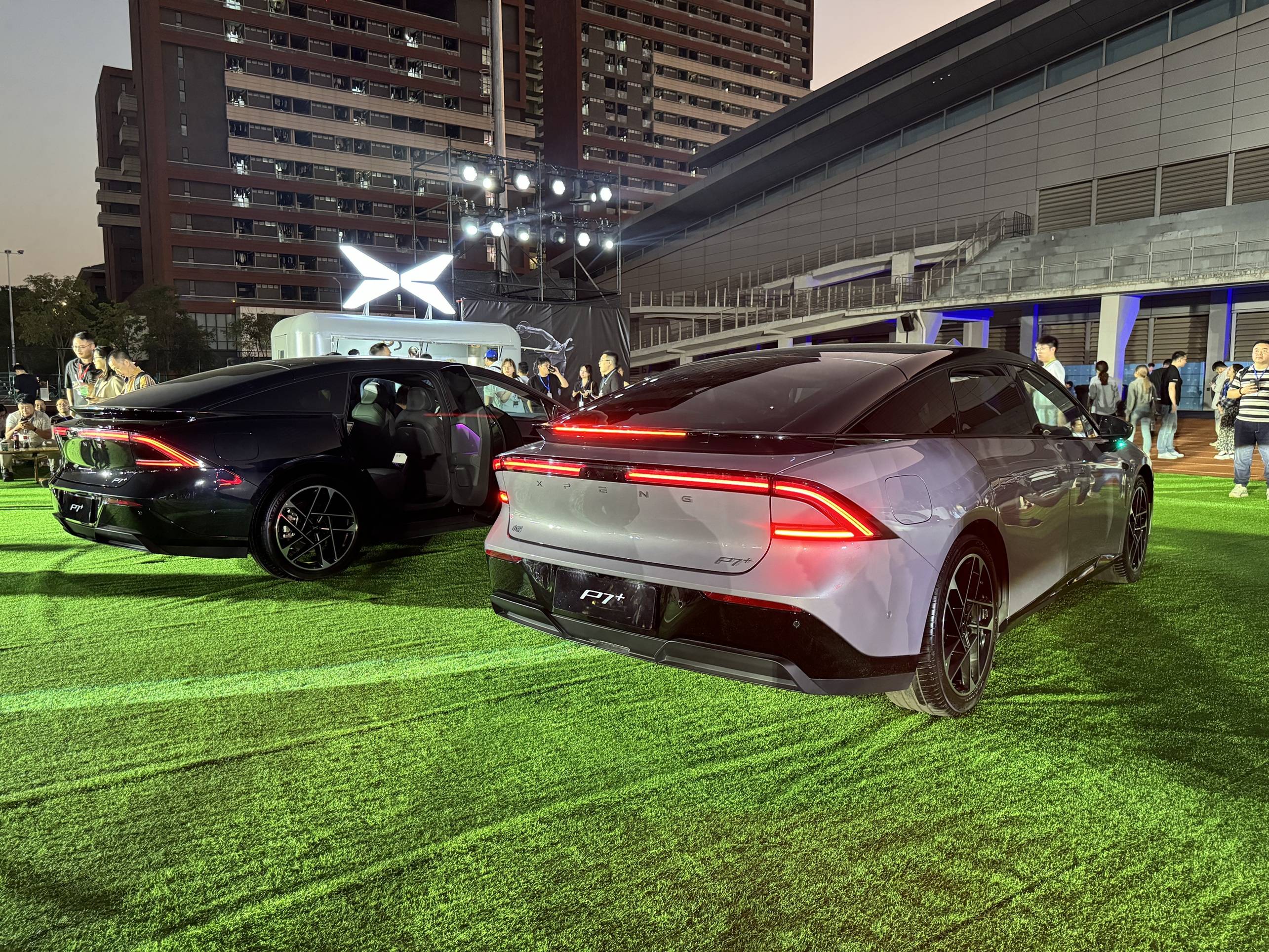 小鹏P7+上市，售价18.68-21.88万，P7+到底+了啥？怎么选不吃亏？_搜狐汽车_搜狐网