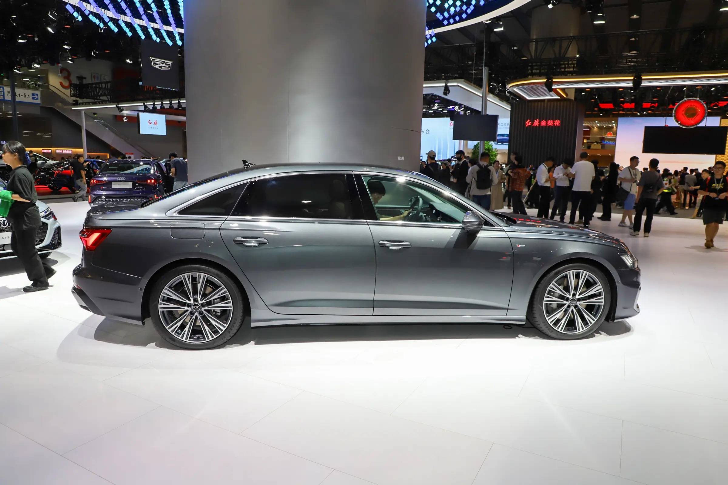 增配车道偏离预警/芯片升级，2025款奥迪A6L上市，售42.79万元起_搜狐汽车_搜狐网