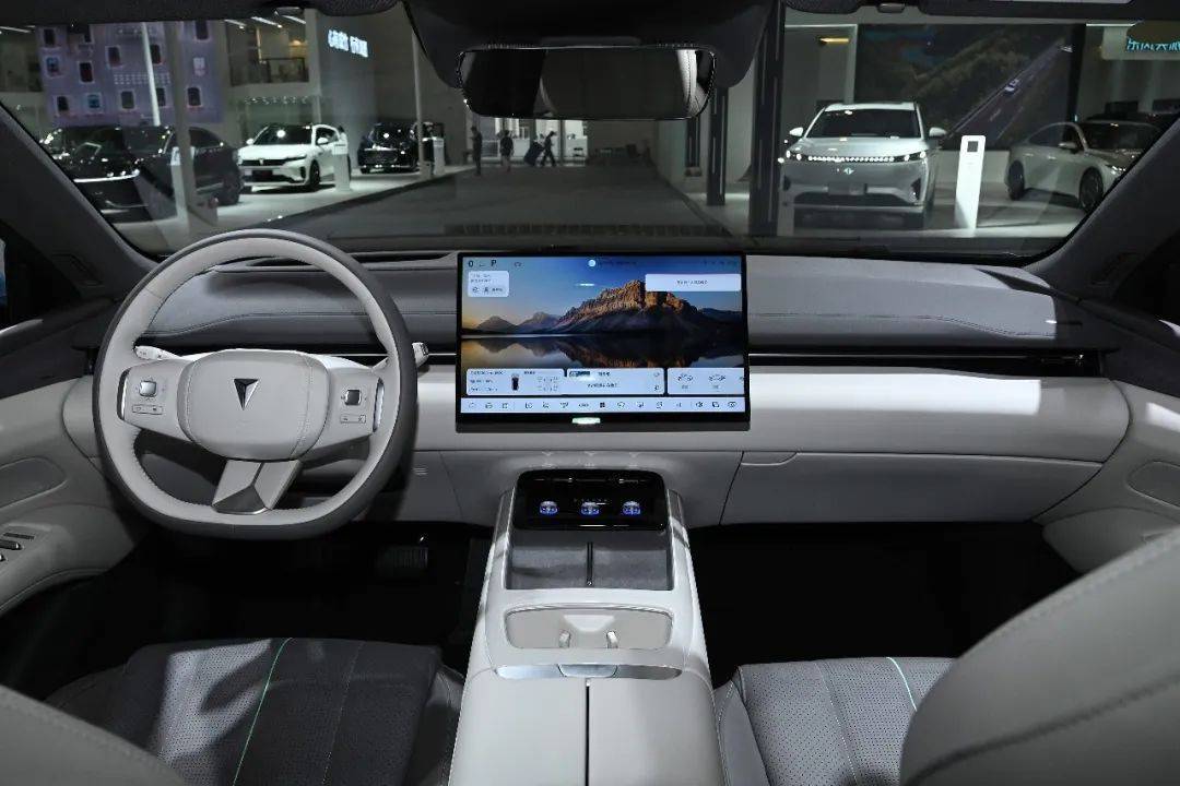 15万预算中型轿车怎么选？深蓝L07与海豹07 DMi颜值实力大比拼！_搜狐汽车_搜狐网