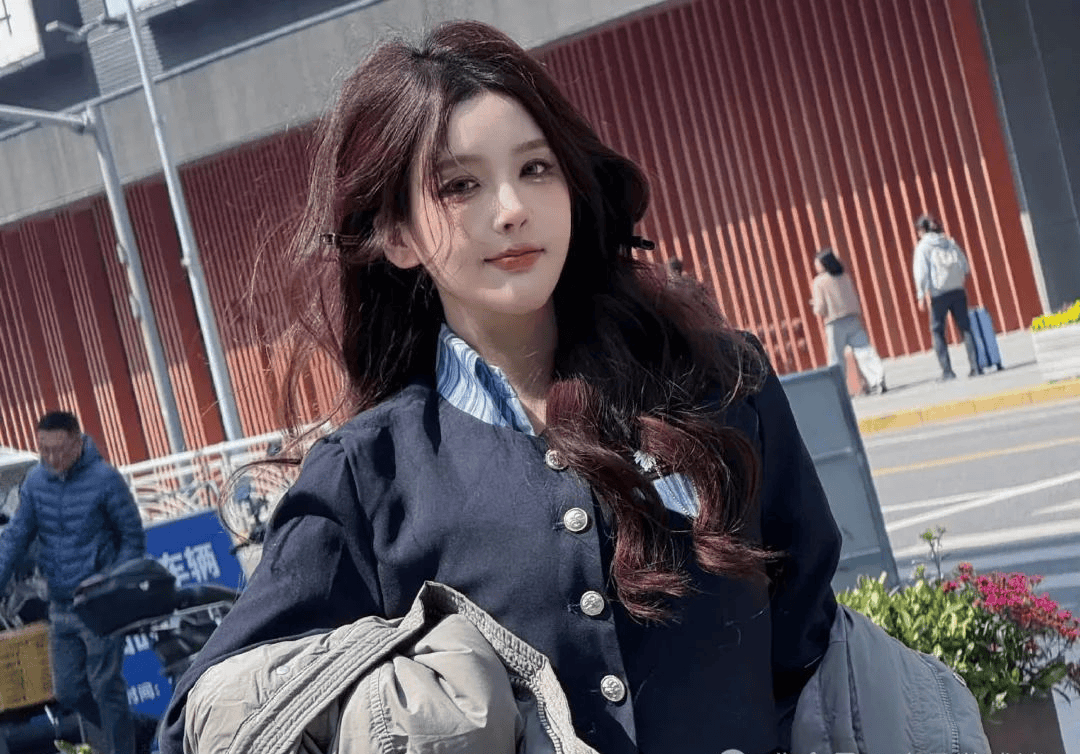 Rita回应喜欢被叫姐姐，纯属个人爱好，30多岁没谈过恋爱引起网友热议_解说_直播_lpl