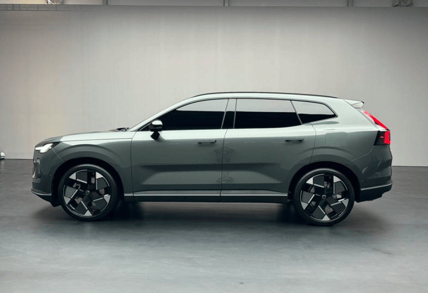 全新沃尔沃XC70实车亮相：预计为中大型SUV，纯电续航超200公里_搜狐汽车_搜狐网