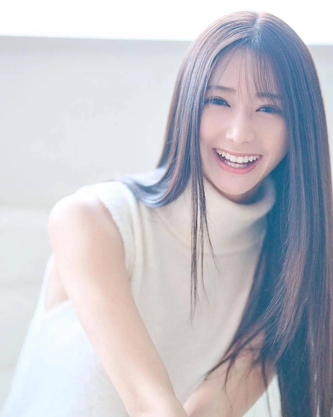 日本新晋女神崛起！173cm超模身材，明星脸秒杀全场！_斋藤恭_写真_外貌