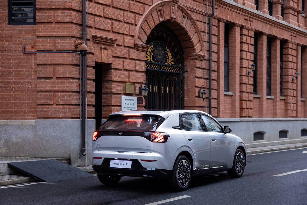 B级空间杀入A0级市场 极狐T1降维打击 预售6.88万元起_搜狐汽车_搜狐网