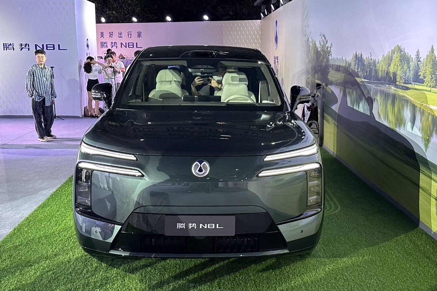 送双色车身/7次保养 腾势N8L预售31.98万起_搜狐汽车_搜狐网