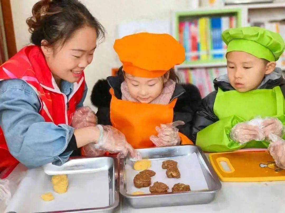离家近、有补助,还有劳模帮 带娃”!寒假工会爱心托管班了解一下→服务社区子女