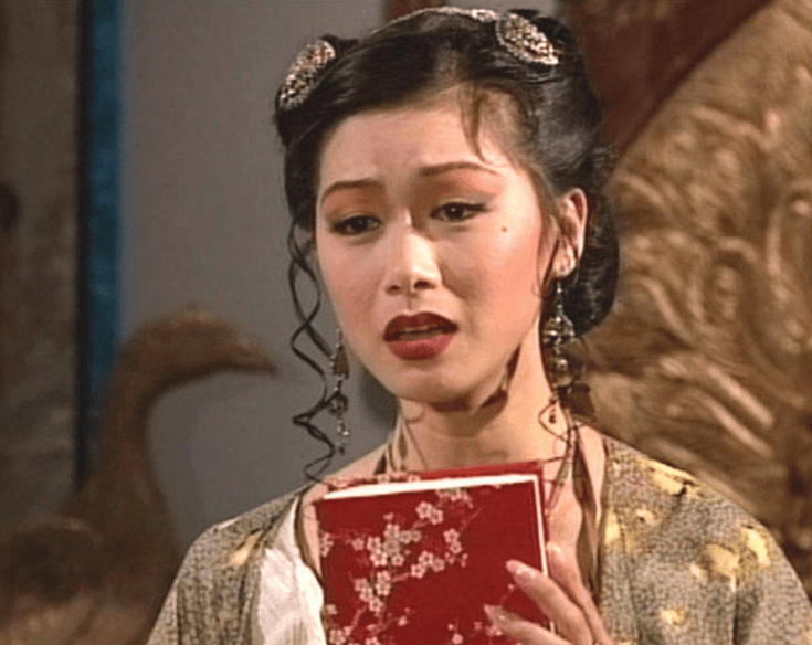 TVB前女星内地穿马面裙！竟被外国人掀到半腰！网友大赞身材好_张慧仪_生活_Hanson