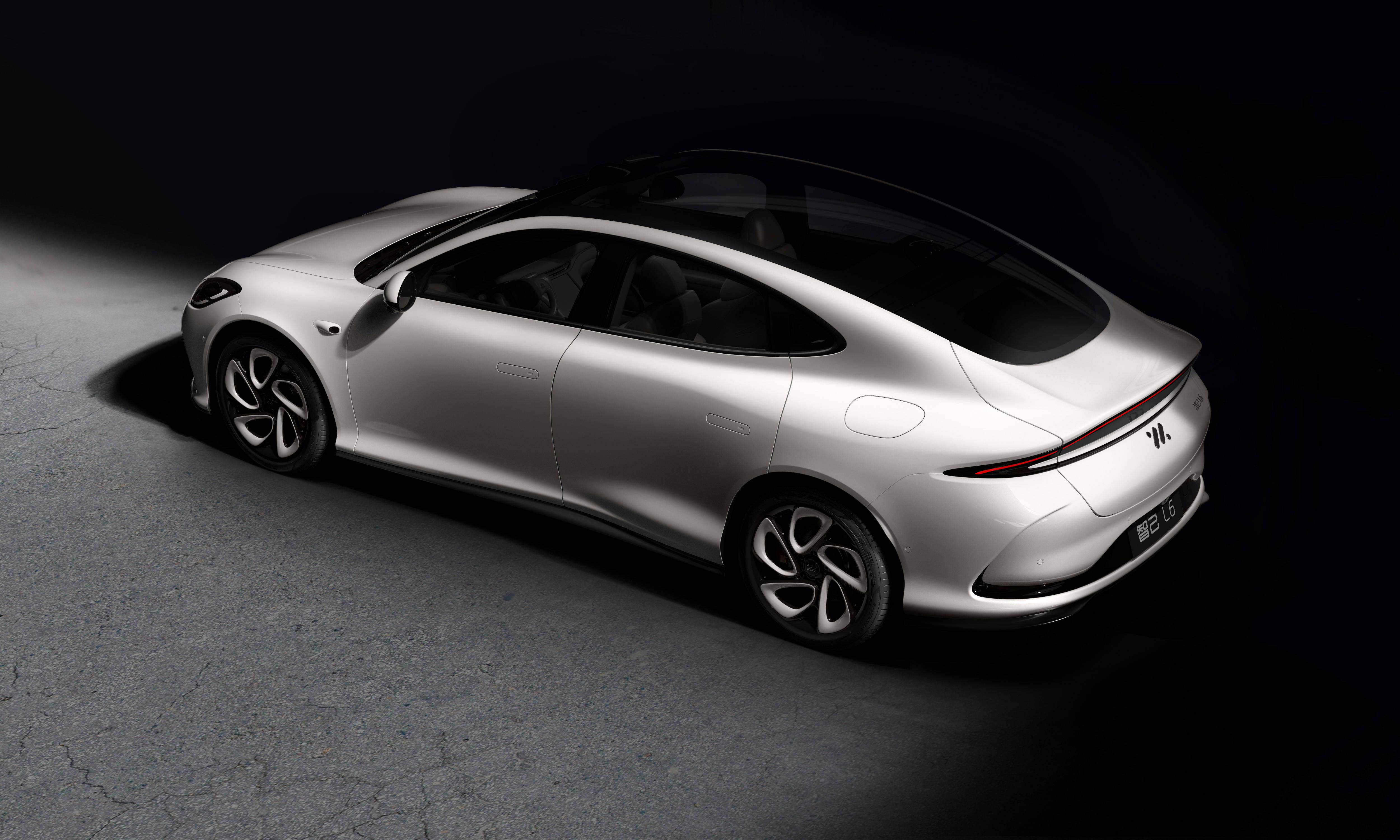 突破1000公里CLTC续航，智己L6将率先搭载首个量产上车的“超快充固态电池”_搜狐汽车_搜狐网