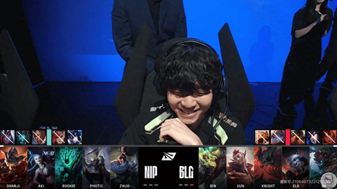 亚索皎月！Rookie拿出10年功力老风男碾压BLG_组合_锤石_英雄