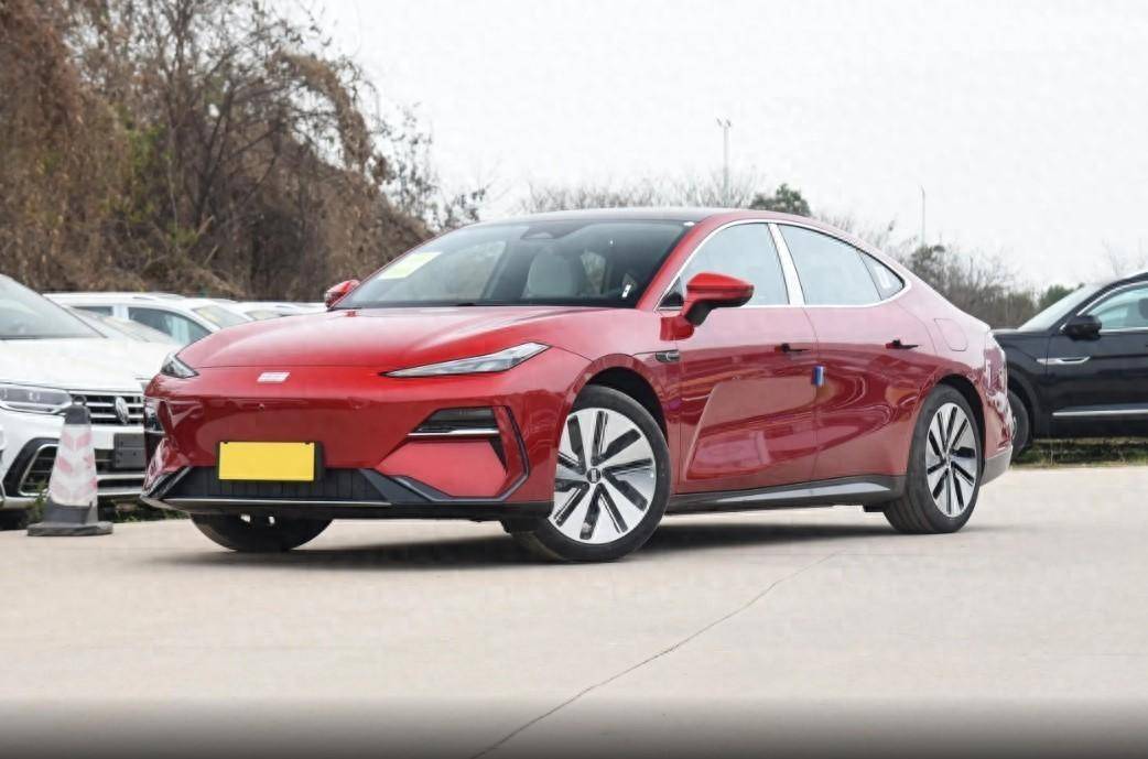 解读银河E8，入门续航550km，轴距2925mm，17.58万起家用首选？_搜狐汽车_搜狐网