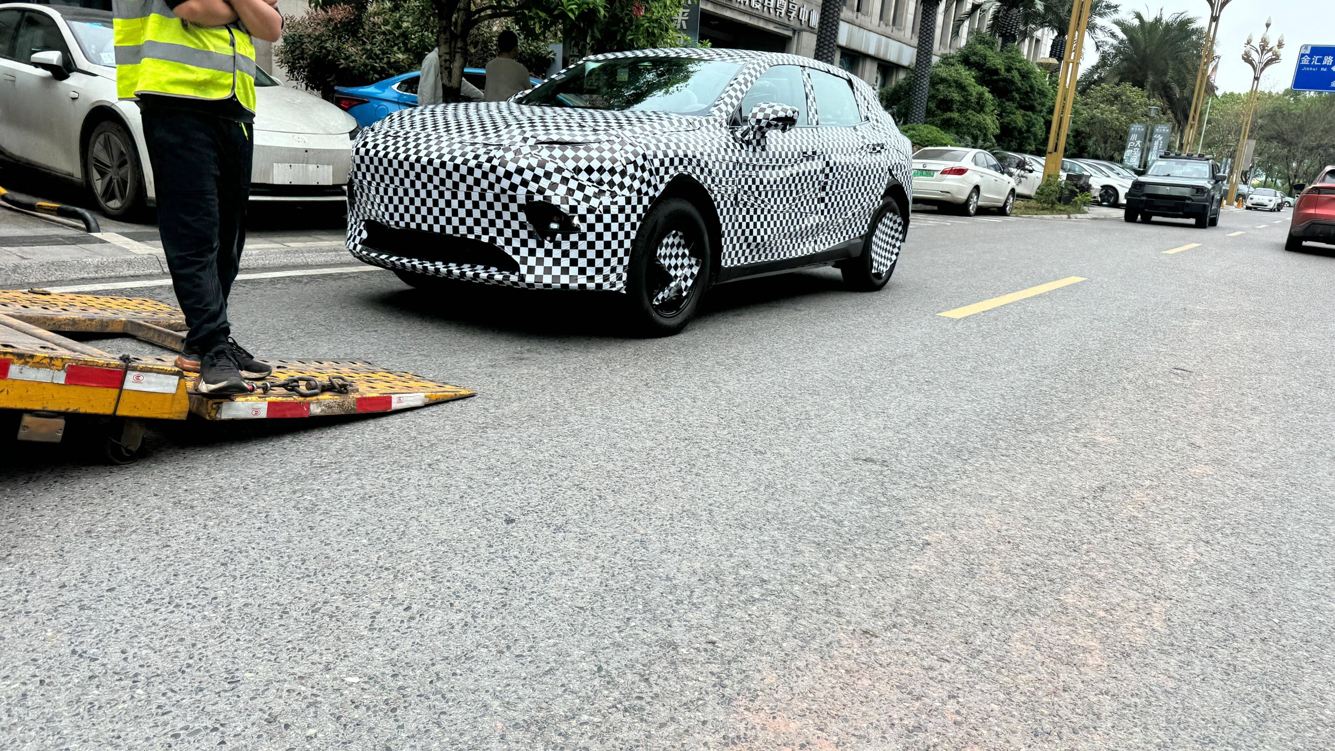 神似“机甲战神”！长安深蓝全新紧凑型SUV谍照曝光_搜狐汽车_搜狐网