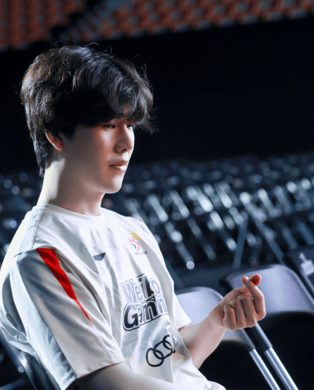 离开是为了更好的回归！Theshy宣布夏季赛休息，明年重回赛场！_Shy_选手_观众