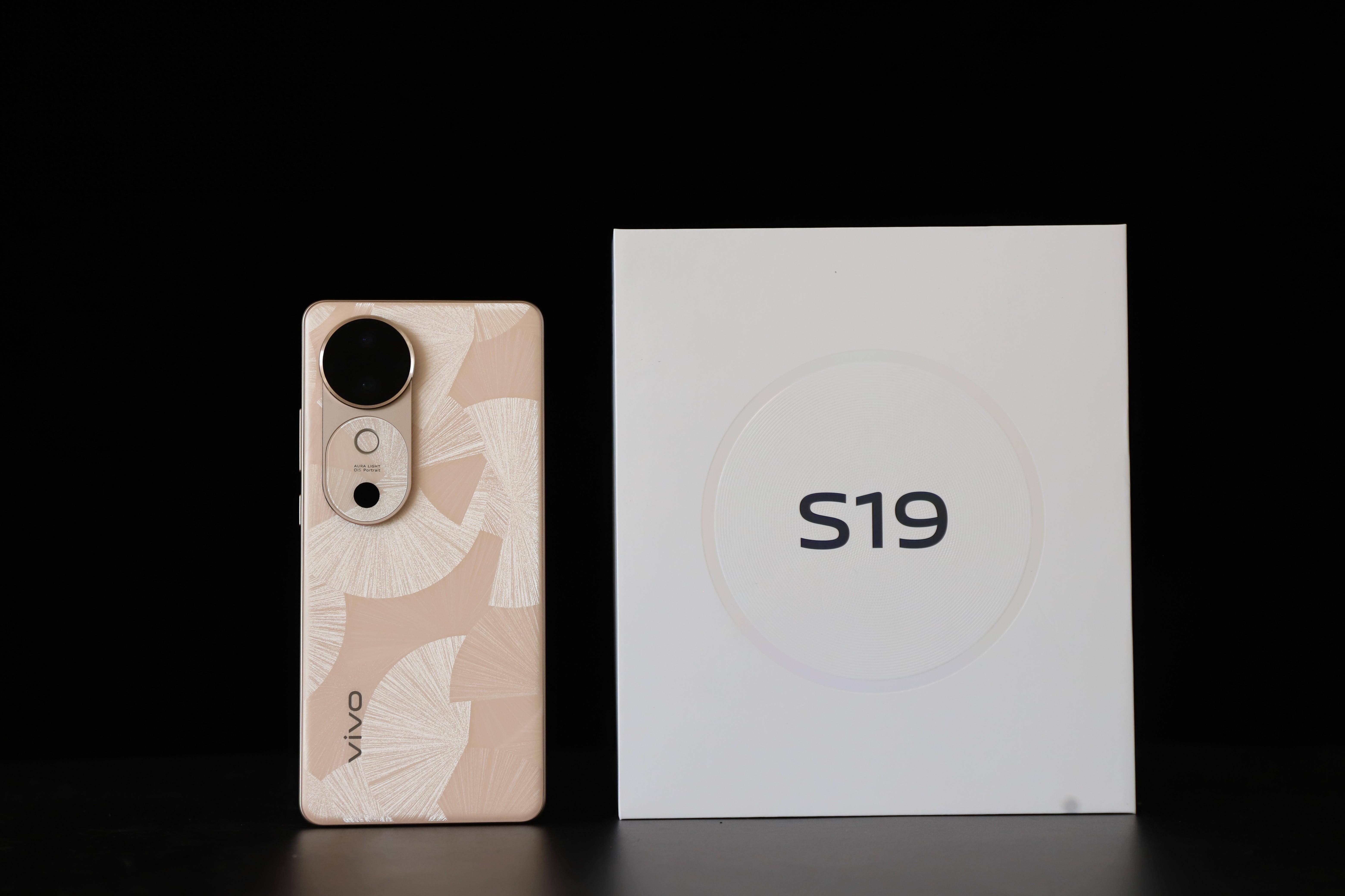 vivo S19评测：“由曲改直”全新升级，你想要的全都有了！_续航_系列_屏幕