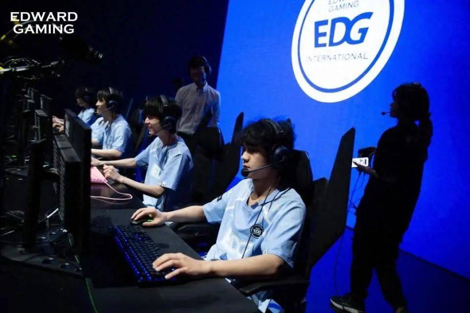 EDG惨遭JDG零封，下路AD赶紧换吧_比赛_状态_卡莎