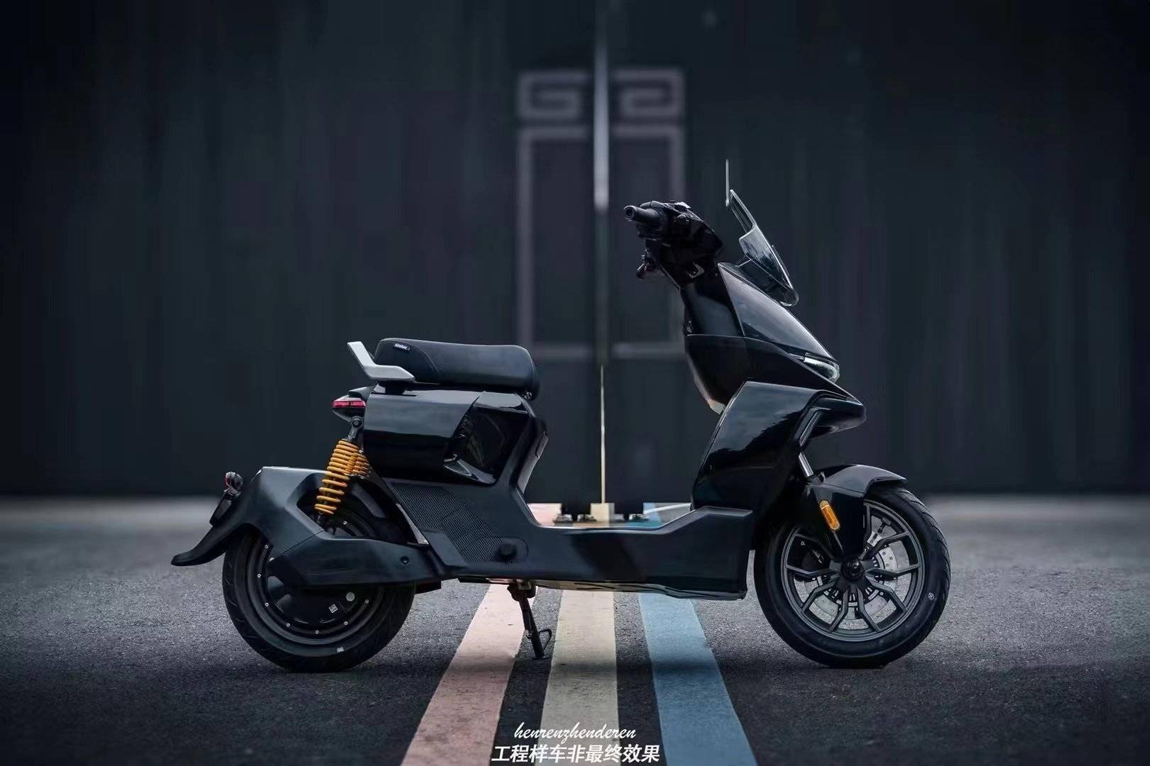 九号机械师二代电动自行车实拍曝光：透明前壳设计、前后双 ABS_搜狐汽车_搜狐网