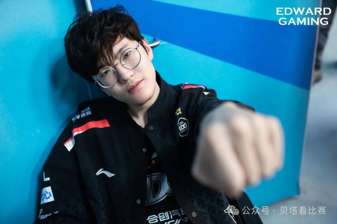 jiejie和厂长都破防了！EDG不敌WE后，官博炸了！粉丝绝望：想念Fisher_leave_对线_比赛