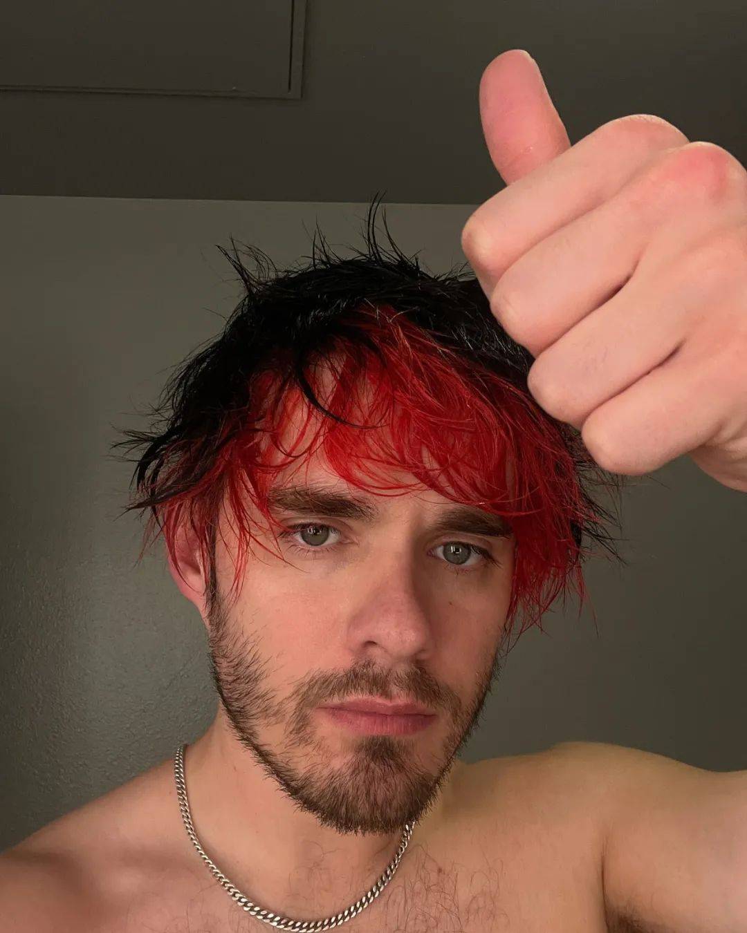 loving him was red.._Awsten_Knight_音乐