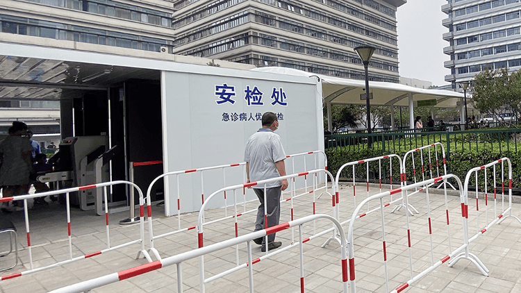 温州遭持刀伤害医生不幸去世，媒体：将对伤医行为的零容忍前置事件重点安检