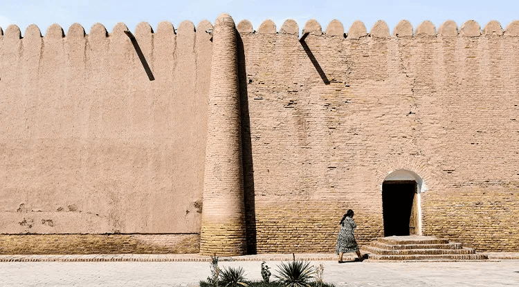 “脚长无臀一生苦, 脸长鼻长诡计多”, 什么意思？_一个人_面相_心思