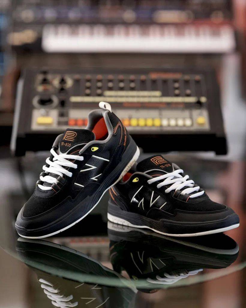 庆 808 日：Roland 联名 New Balance 推出 NM808 滑板鞋_广告_https_Lemos