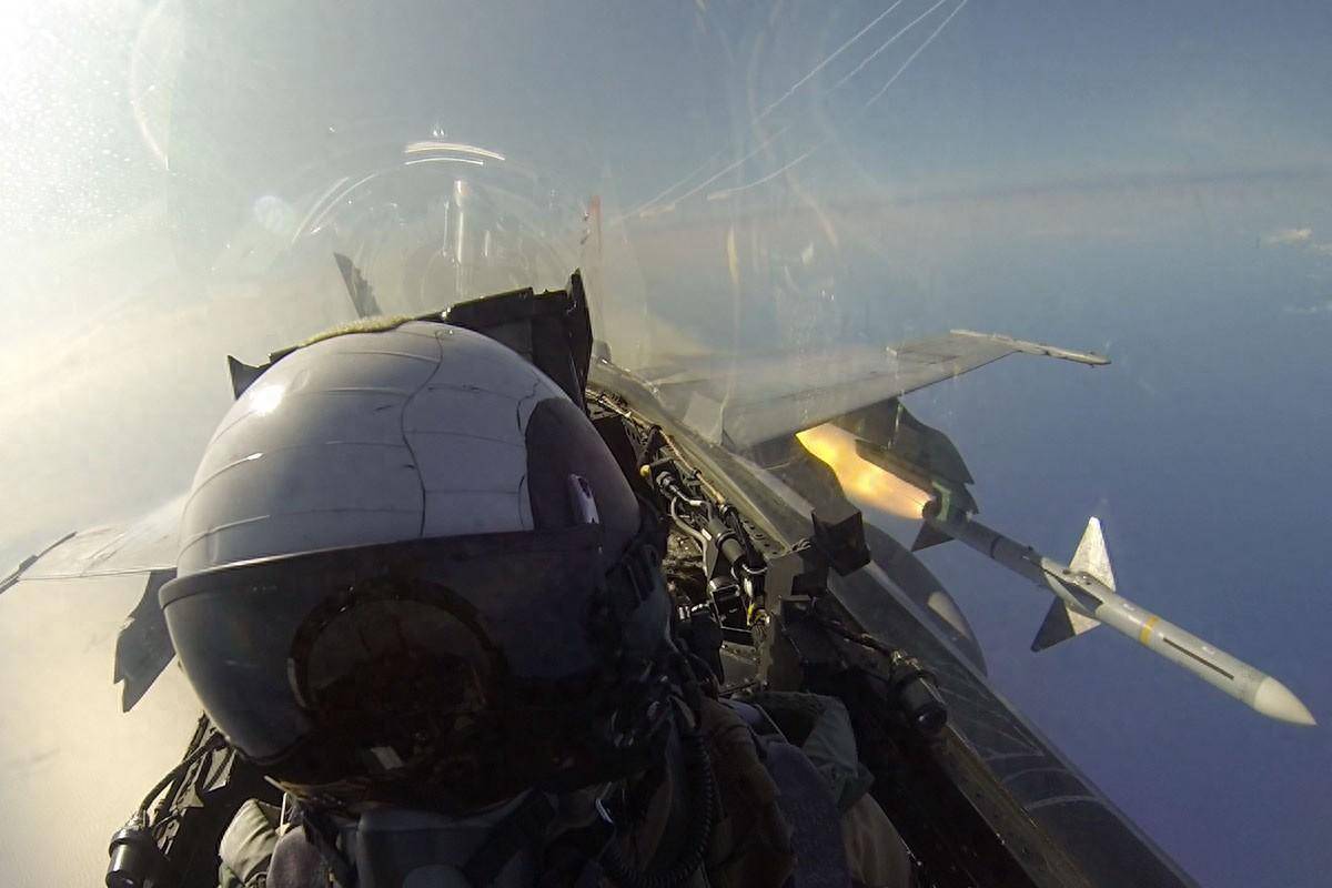 AIM-7“麻雀”（Sparrow）空对空导弹_雷达_技术升级_战术