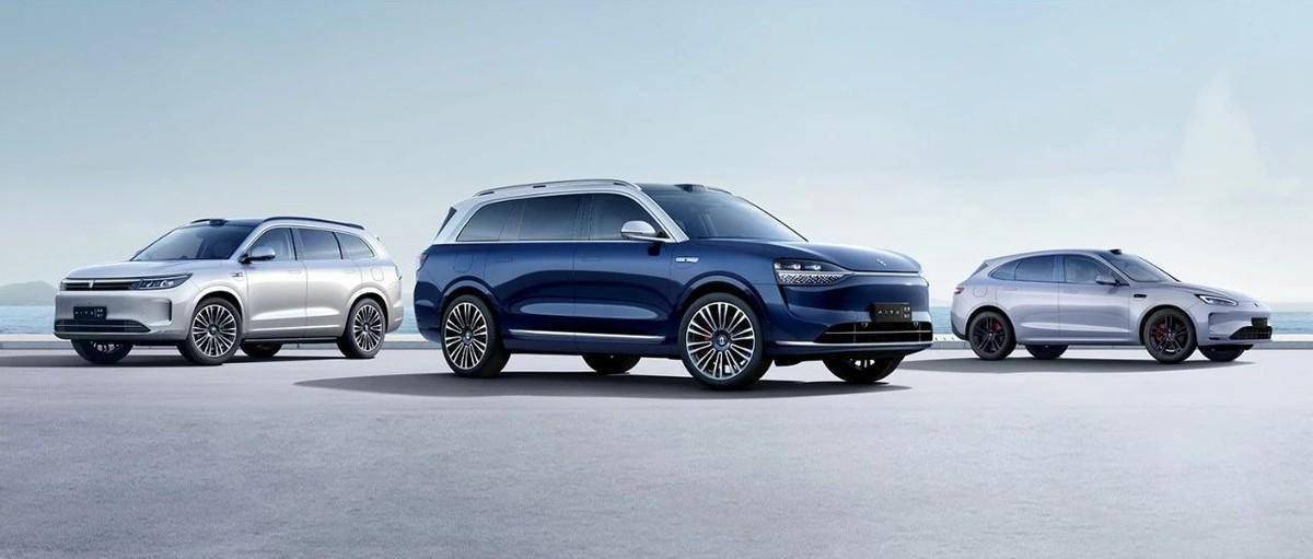 理想L8又来一劲敌？问界M8谍照曝光，搭载ADS 3.0，比问界M9便宜？_搜狐汽车_搜狐网