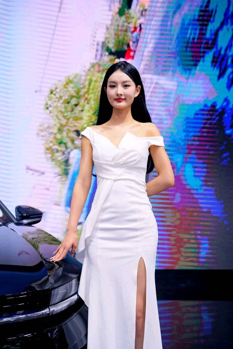 情报员拍客团|来打卡！美女车模云集真养眼，成为一道靓丽的风景_搜狐汽车_搜狐网