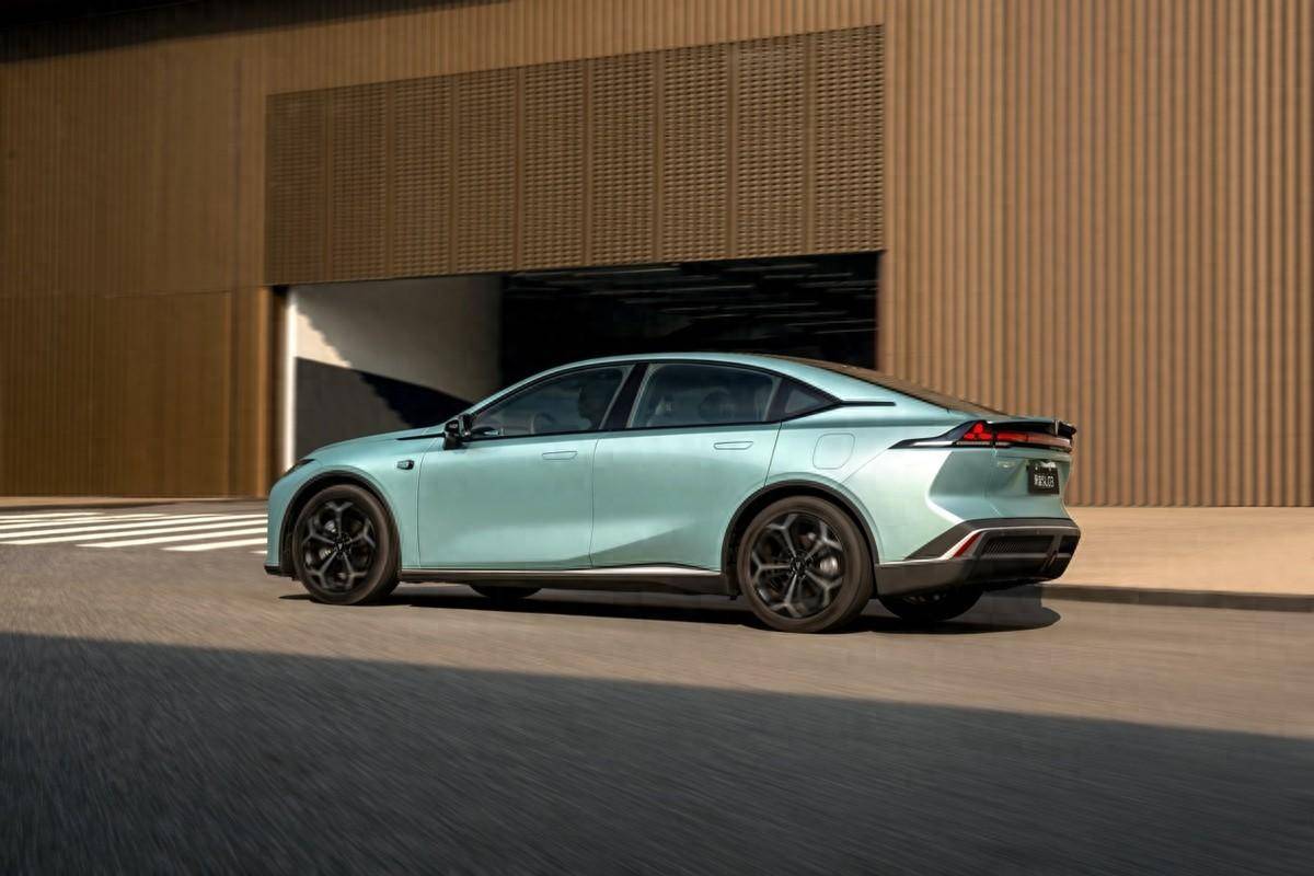 深蓝2025款SL03上市，与深蓝L07组成双轿车产品阵容_搜狐汽车_搜狐网