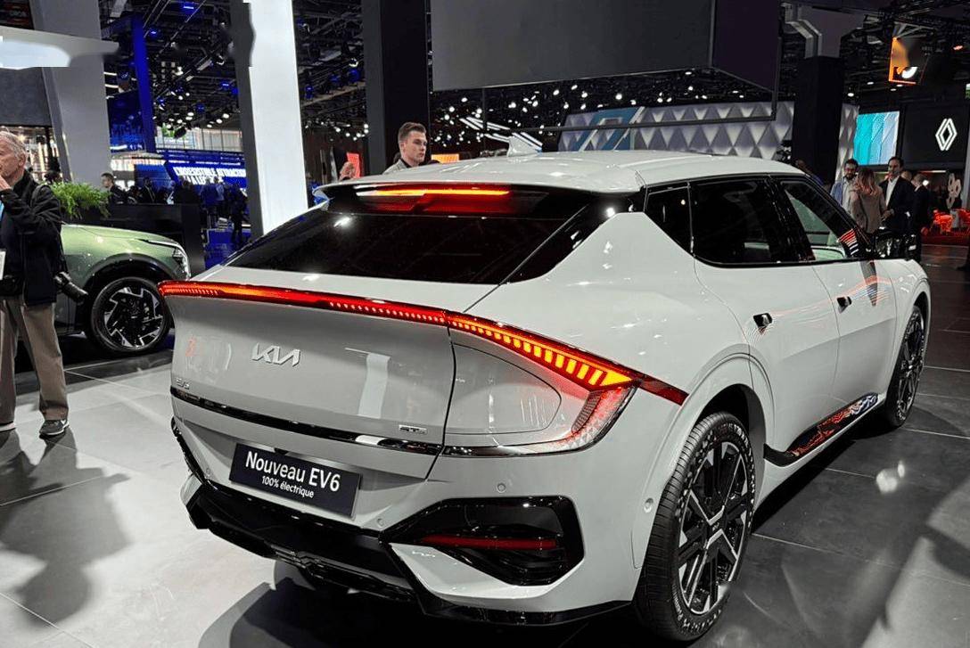 起亚EV6 GT巴黎车展焕新登场，外观内饰双升级，你心动了吗？_搜狐汽车_搜狐网