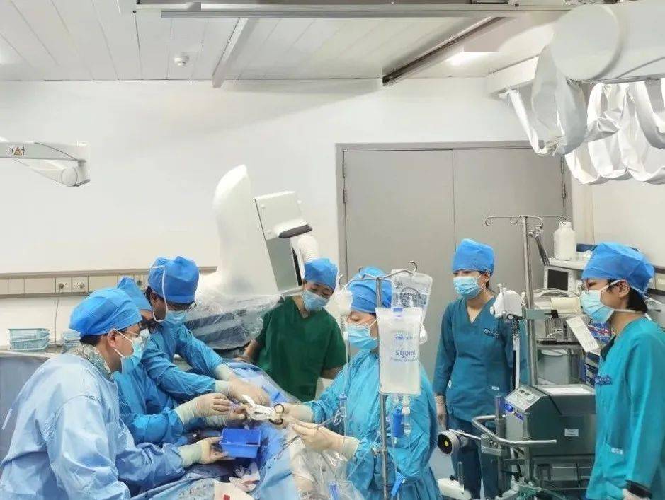 宣医新闻|宣武医院心脏内科首例ECMO辅助CHIP-PCI联合CRT-D术成功救治心肌缺血合并III°AVB重度心力衰竭患者_冠脉