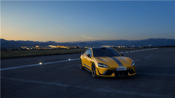 小米首款赛车！雷军发布SU7 Ultra量产版高清壁纸：手机、电脑全都有_设计_汽车_公众