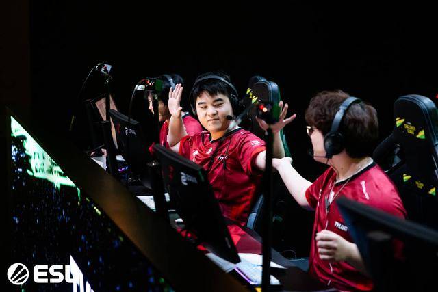 Tyloo 3-0横扫LVG夺得ECL S48亚太区冠军_比赛_zhokiNg_团队