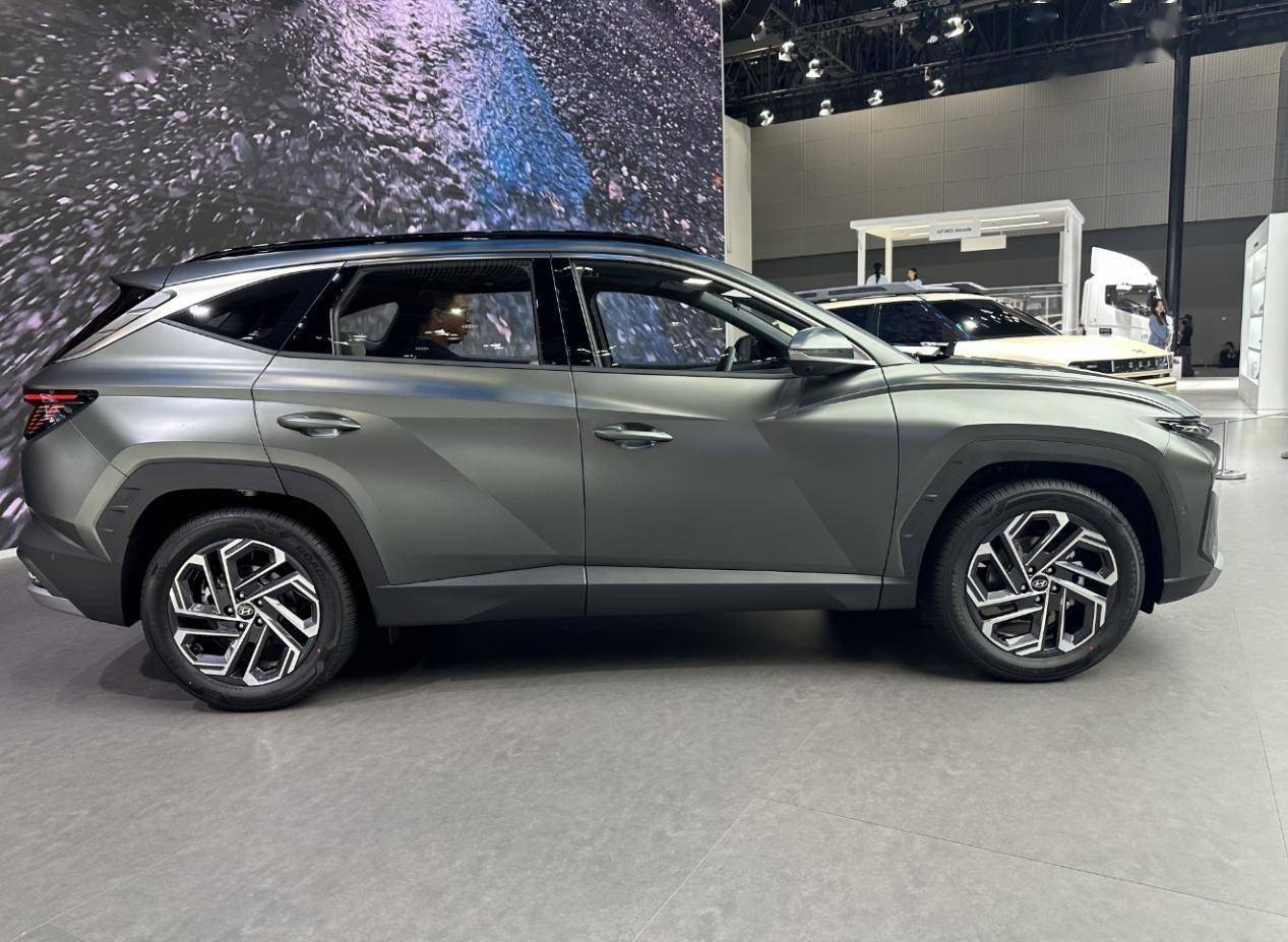 2025款现代途胜L焕新上市：8AT+HTRAC四驱，油混双选更实用？_搜狐汽车_搜狐网