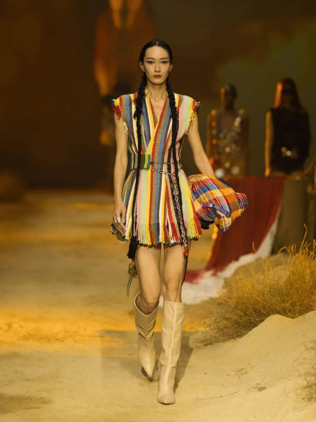 霸王茶姬·搞起服装设计！（以“东方美”诠释“一杯茶”）_陈安琪_文化_中国