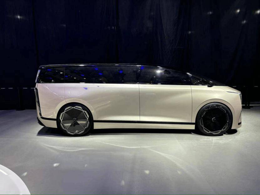 星途首款MPV E08车展再亮相，5米车长能否撼动MPV市场格局？_搜狐汽车_搜狐网